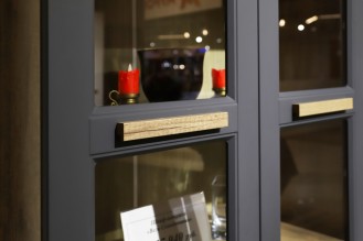 Книжные шкафы со стеклянными дверцами купить в СПб